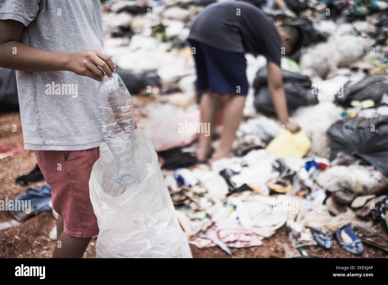 Poor children collect garbage for sale People living in garbage heaps ...