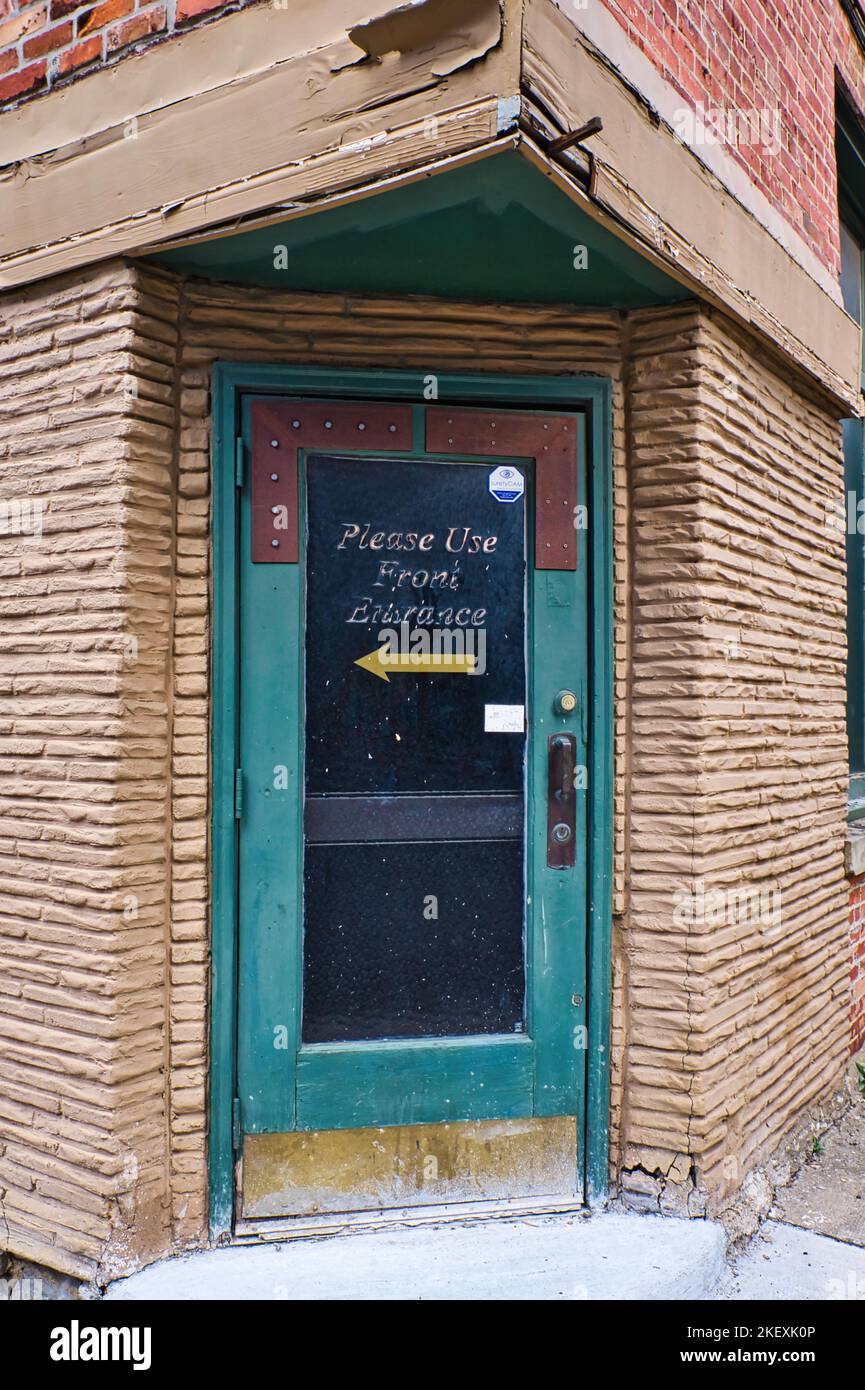 1950's or 1960's style alley way business entrance Stock Photo - Alamy