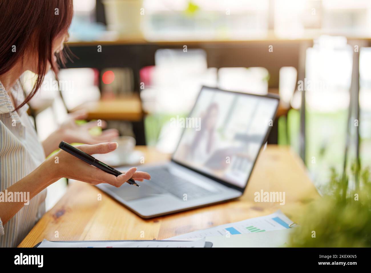 Asian female employees use computers to communicate with partners Stock ...