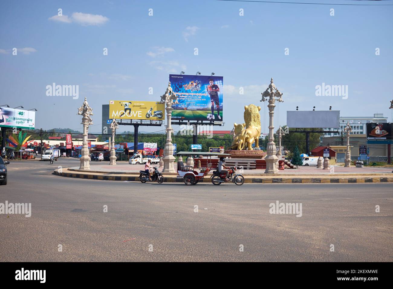 Golden lion roundabout hi-res stock photography and images - Alamy