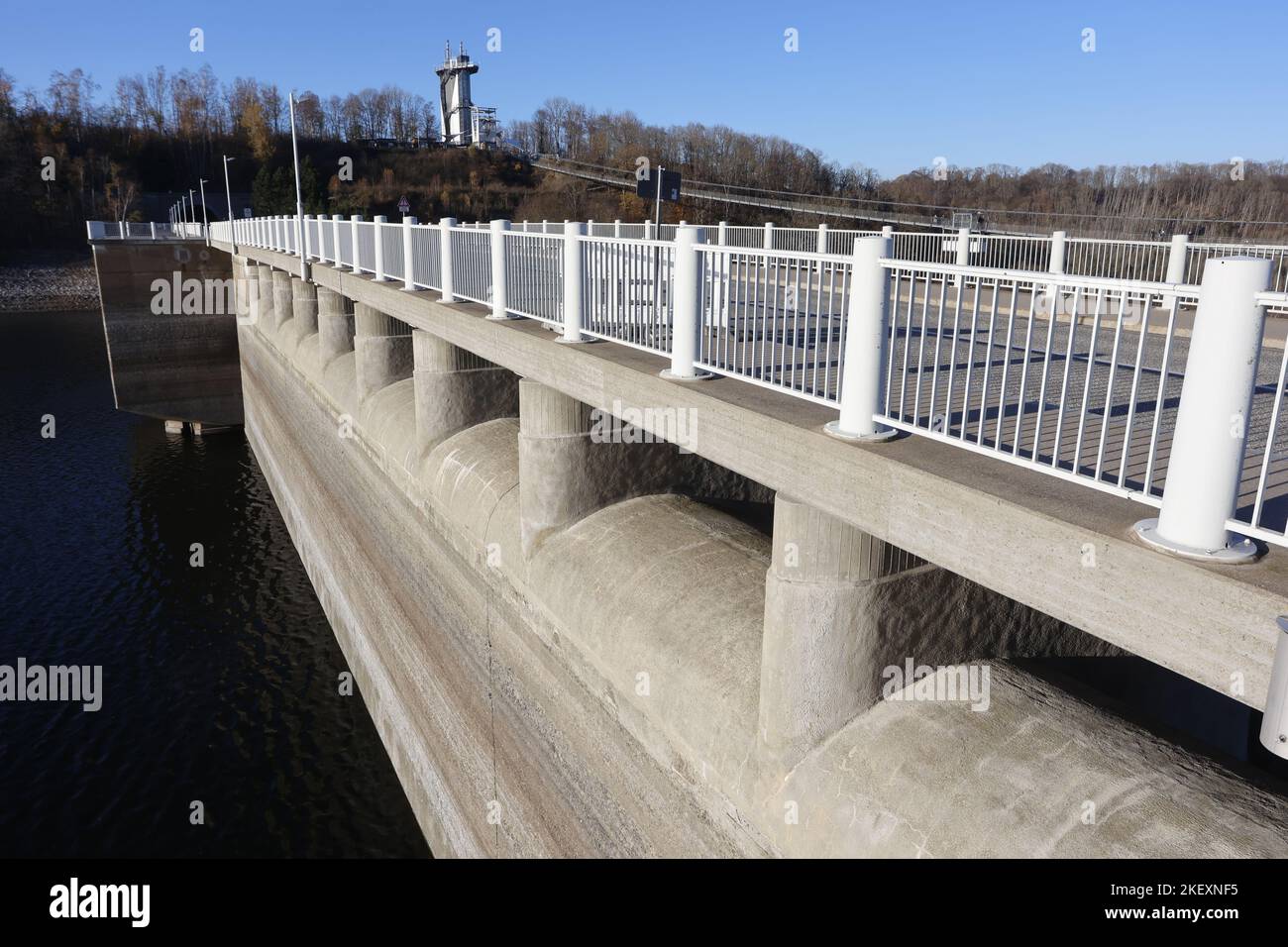 14 November 2022, Saxony-Anhalt, Thale: View of the dam wall of the ...