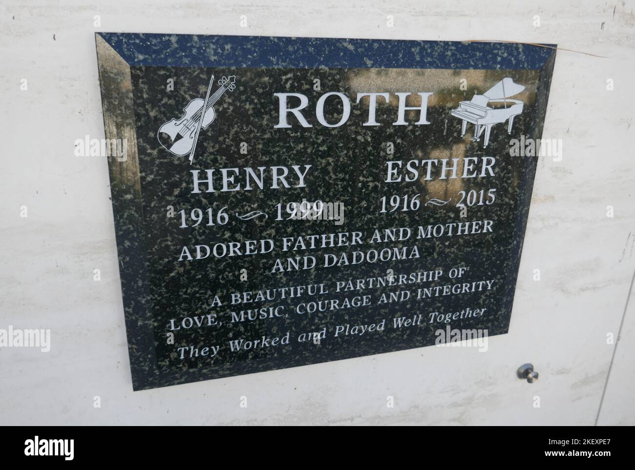 Los Angeles, California, USA 10th November 2022 Henry Roth's Grave at ...