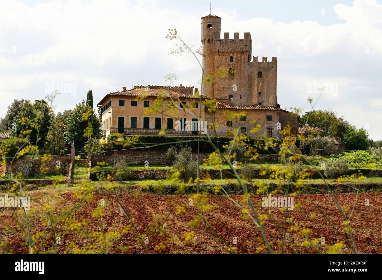 Tuscanian castles hi-res stock photography and images - Alamy