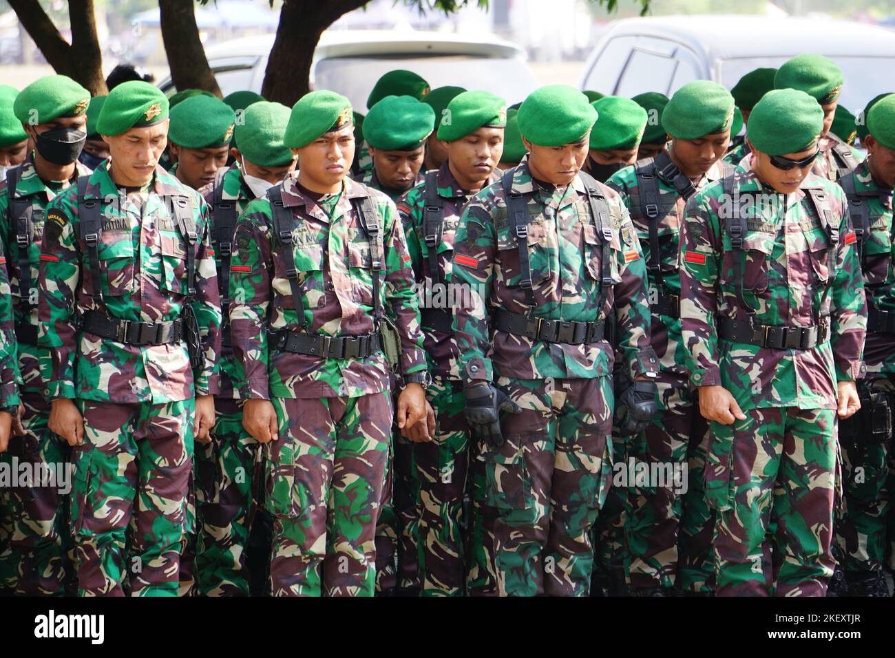 Indonesian army on duty Stock Photo - Alamy