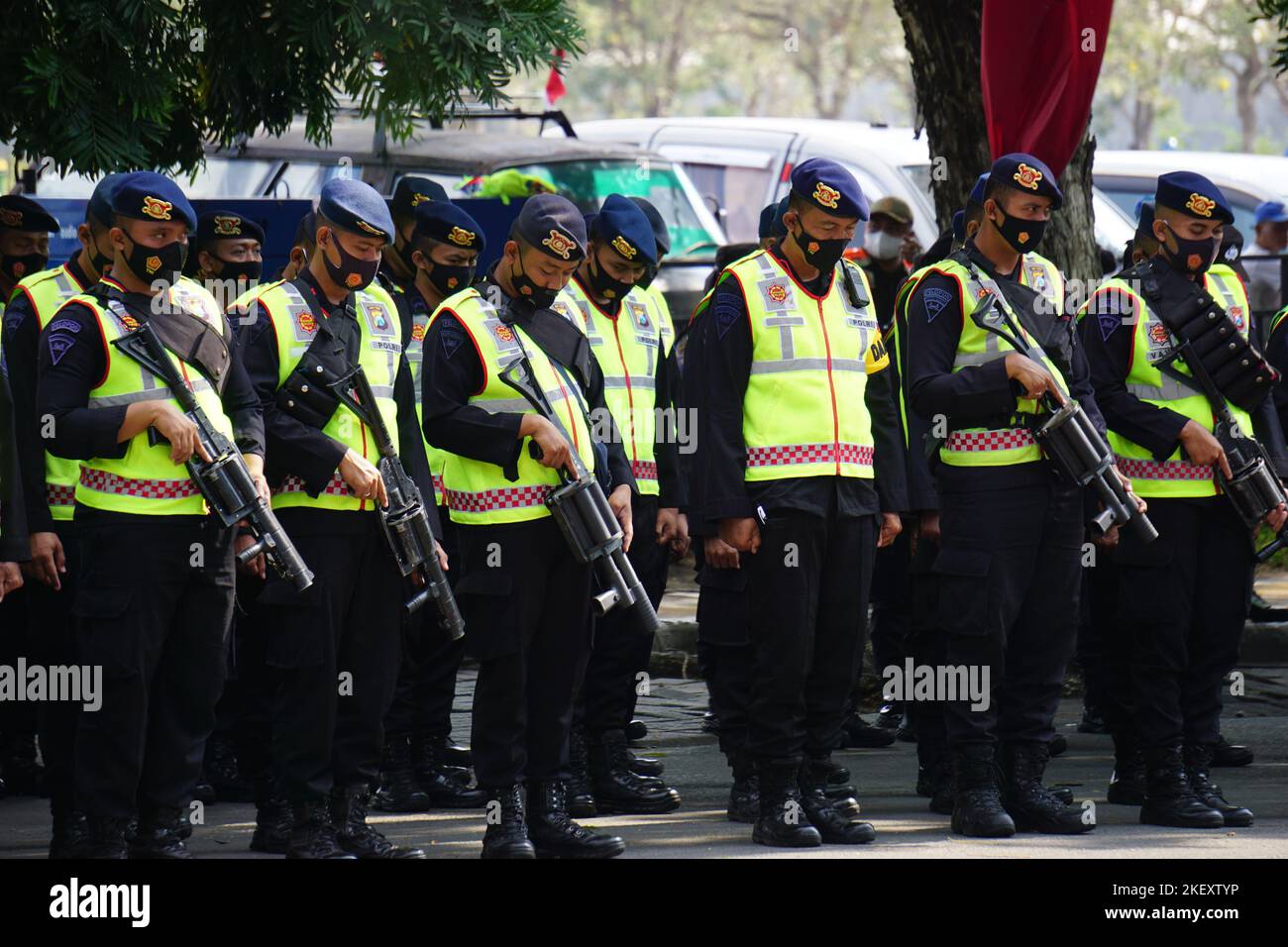 Indonesian army on duty Stock Photo - Alamy