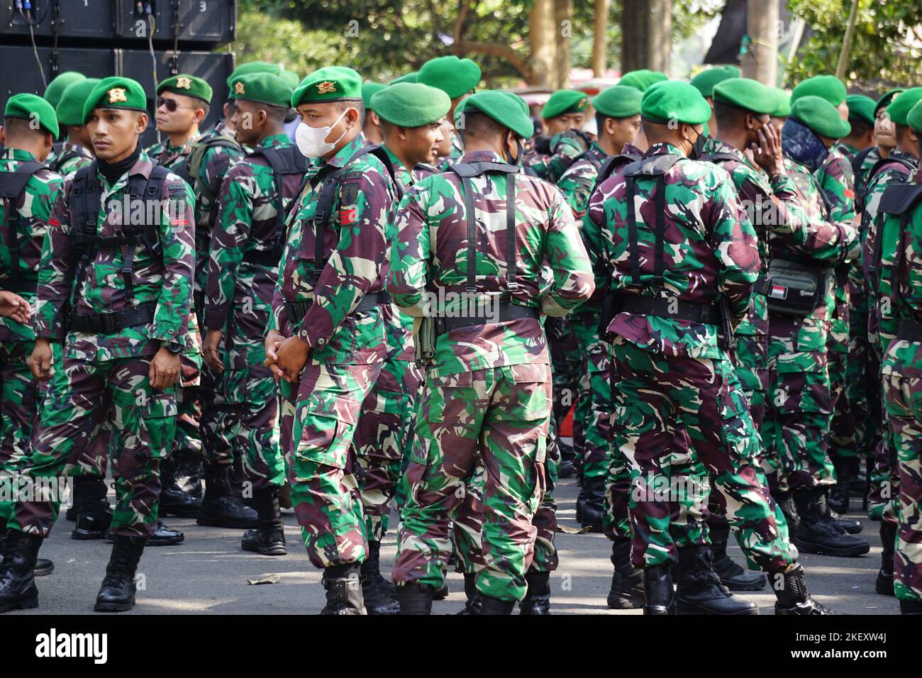 Indonesian army on duty Stock Photo - Alamy