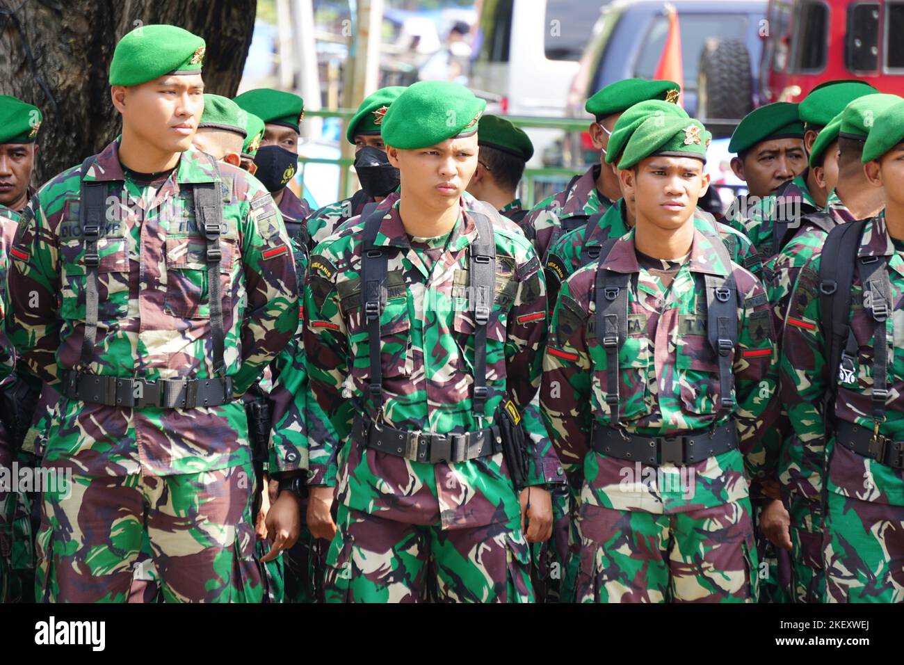 Indonesian army on duty Stock Photo - Alamy