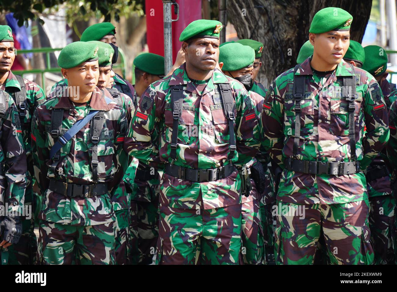 Indonesian army on duty Stock Photo - Alamy