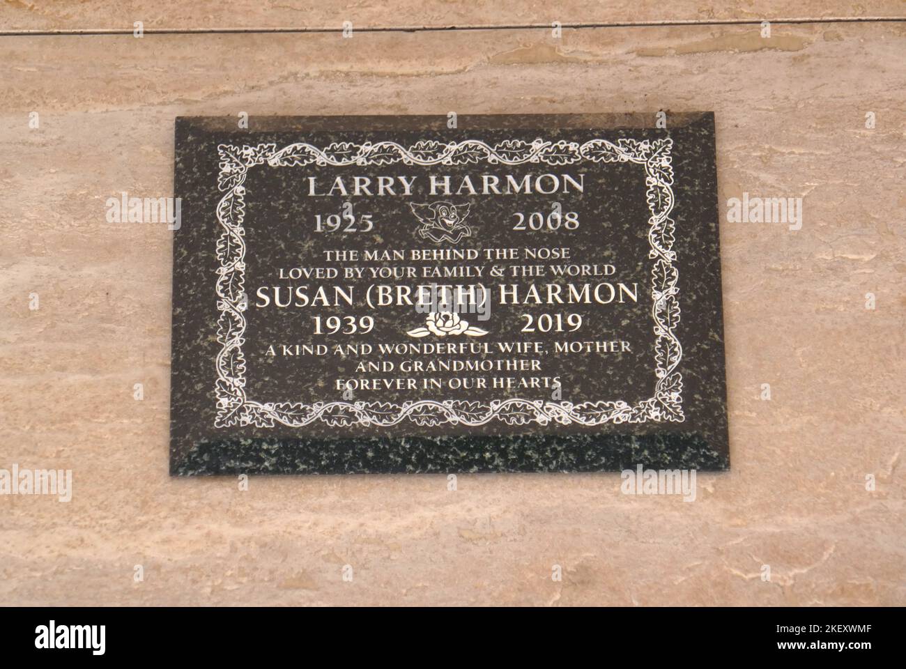 Los Angeles, California, USA 10th November 2022 Actor Larry Harmon, aka Bozo The Clown, Grave in ...