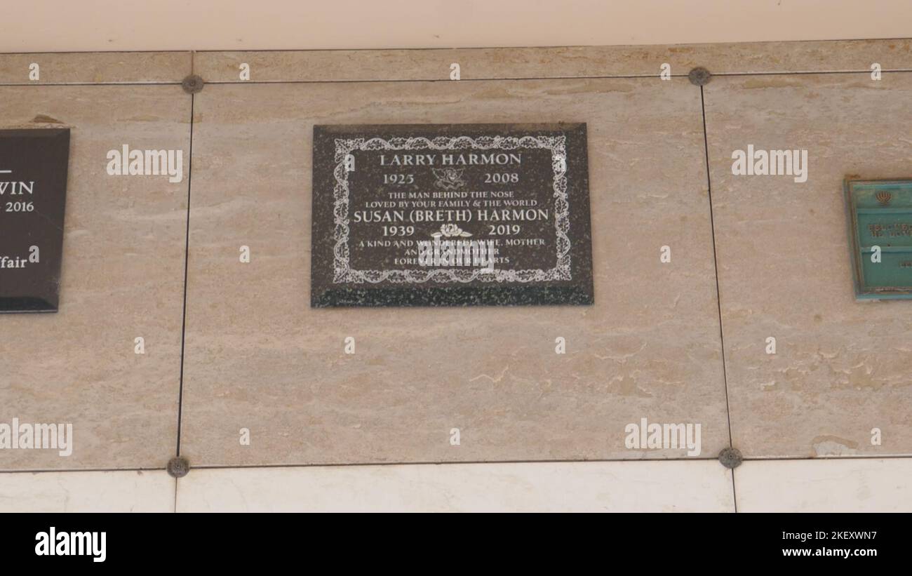 Los Angeles, California, USA 10th November 2022 Actor Larry Harmon, aka Bozo The Clown, Grave in ...