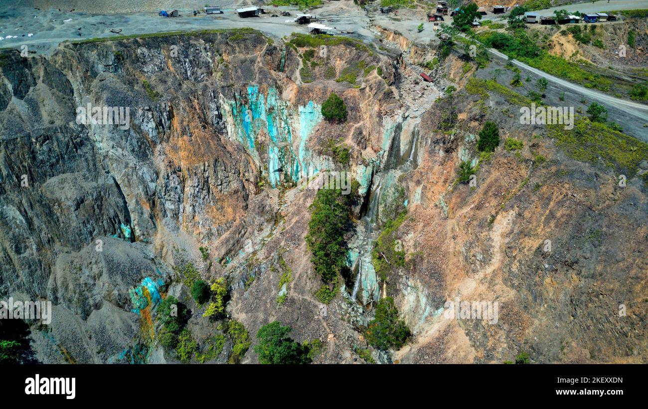Exposed Copper Ore in Panguna open Pit Mine Stock Photo - Alamy