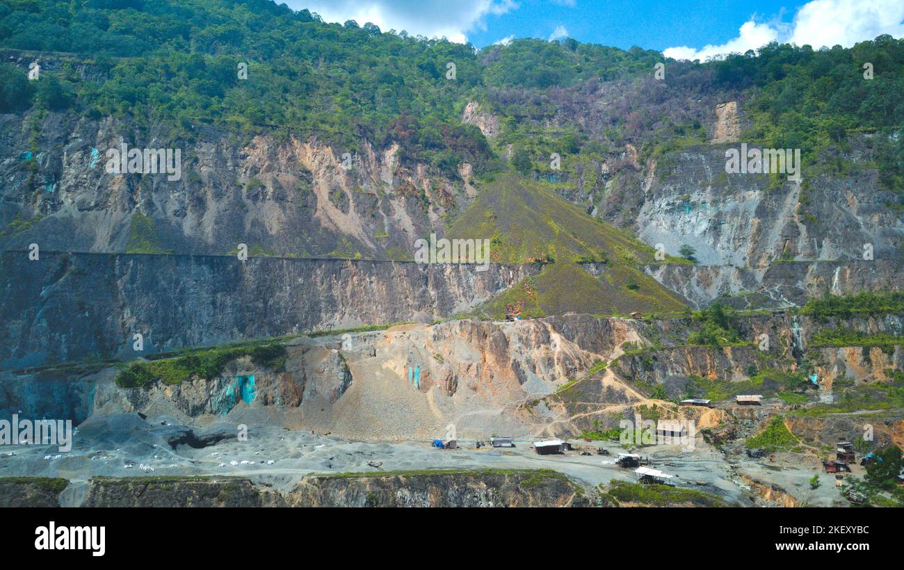 Side of Panguna open Pit Mine with Exposed Copper Ore Stock Photo - Alamy
