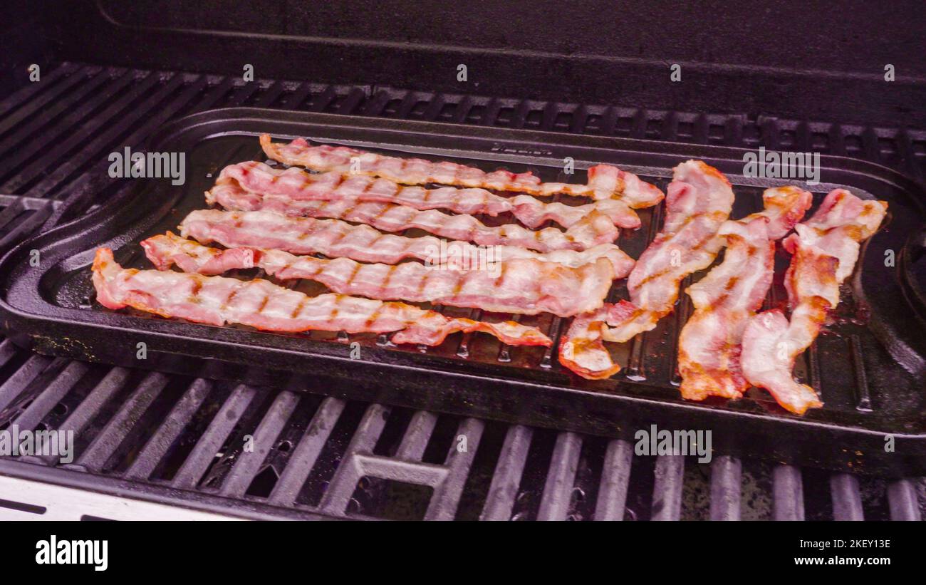 Bbq bacon strips hi-res stock photography and images - Alamy
