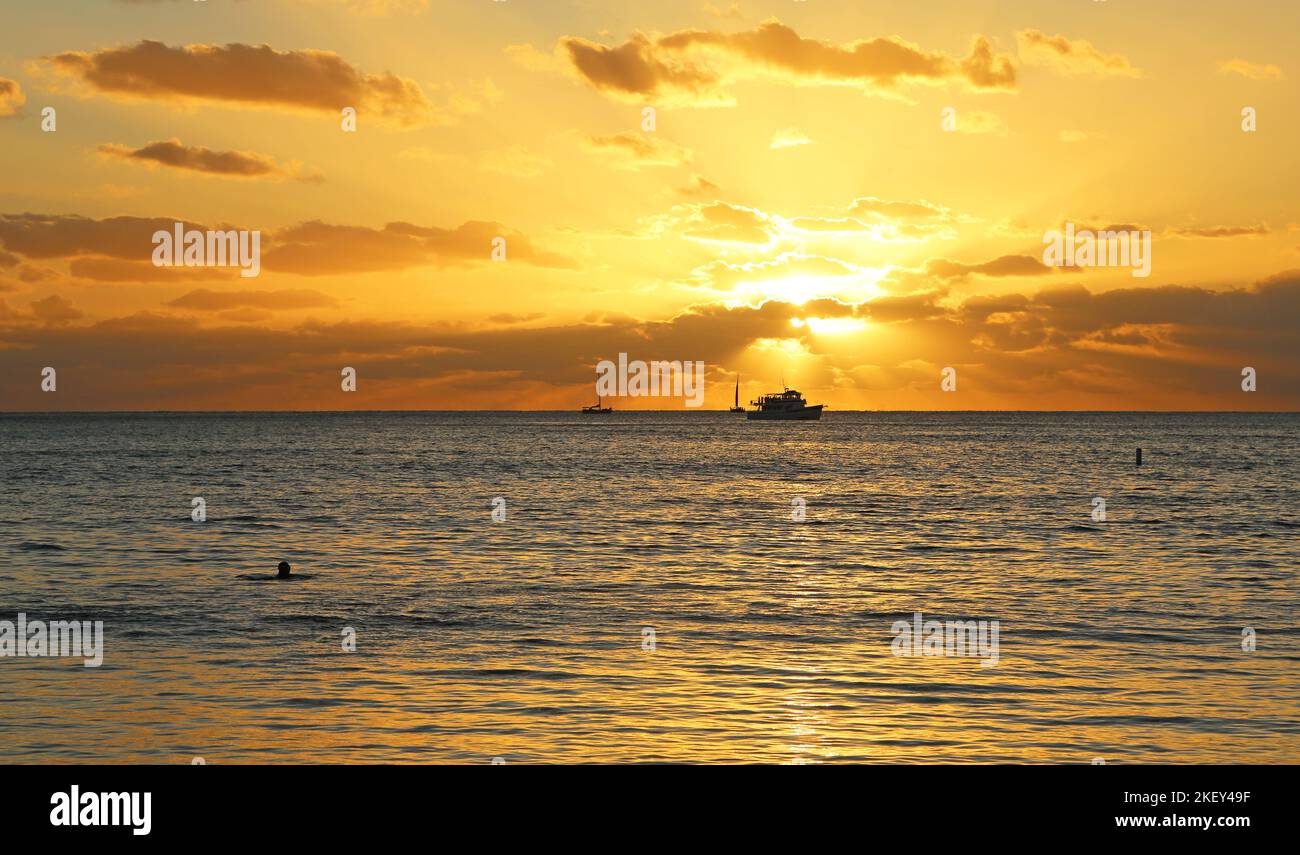 Oahu at sunset hi-res stock photography and images - Alamy