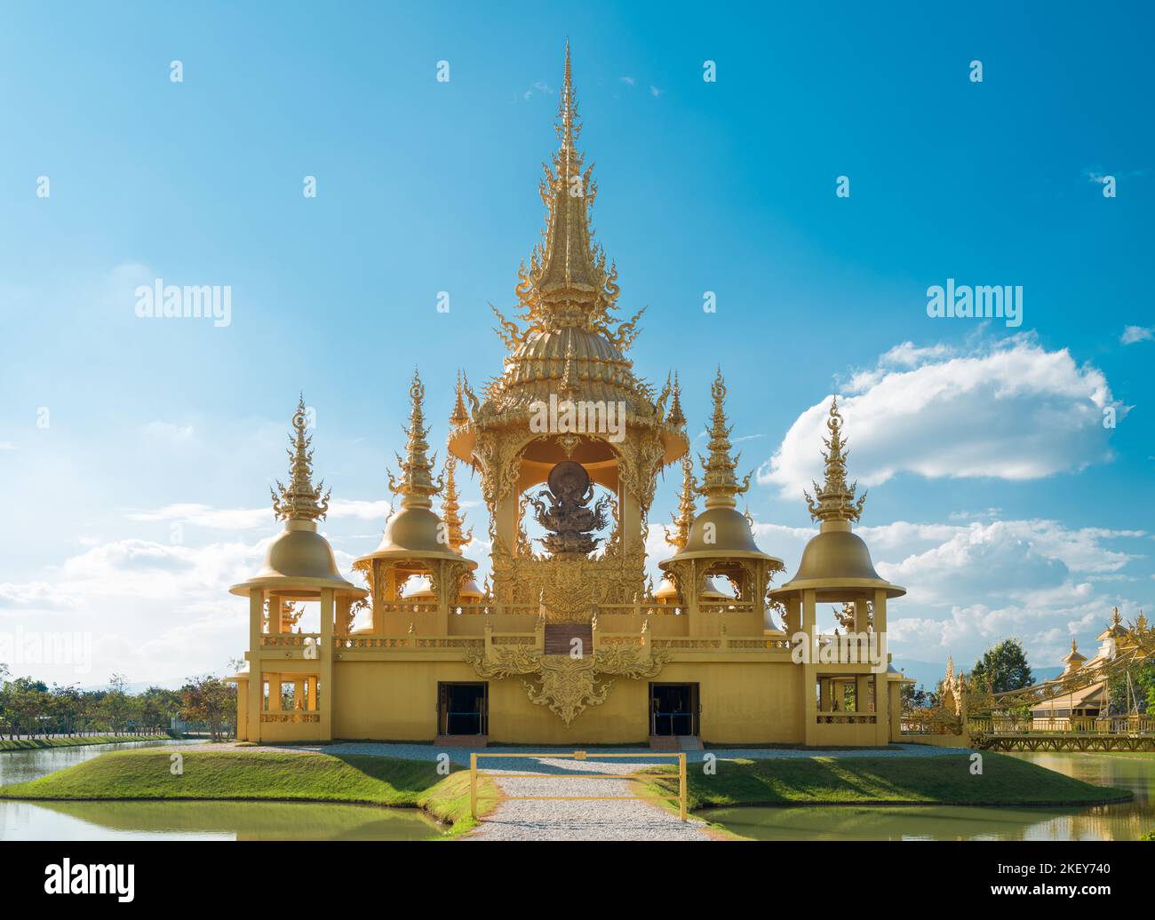 Golden buddhist pagoda temple religion hi-res stock photography and ...