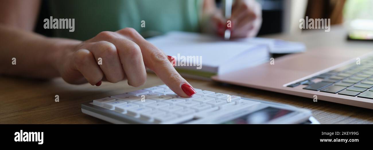 Calculation typing hi-res stock photography and images - Alamy