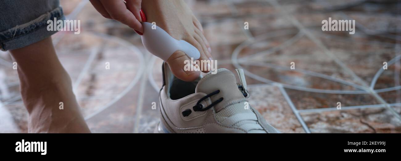 Leg lock hi-res stock photography and images - Alamy