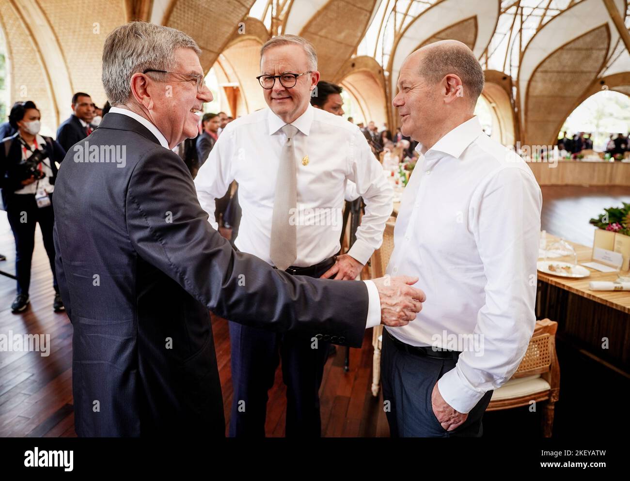 Nusa Dua, Indonesia. 15th Nov, 2022. German Chancellor Olaf Scholz (r ...