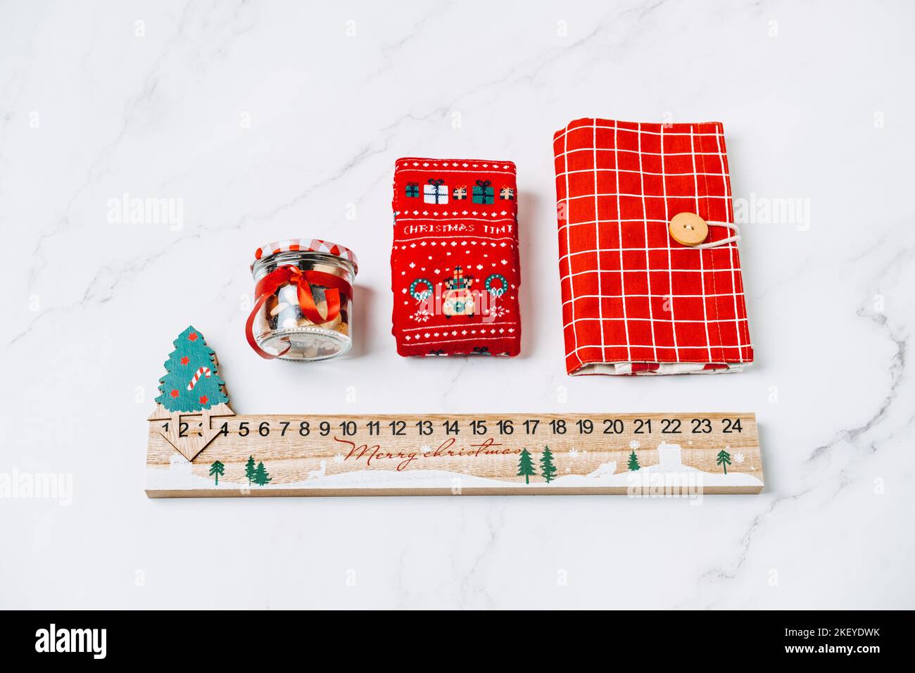 Sustainable christmas Gifts, Eco-Friendly Holiday Xmas Gift Ideas. Red ...