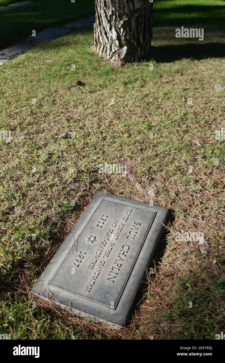Los Angeles, California, USA 10th November 2022 Composer Saul Chaplin's Grave in Ramah Section ...