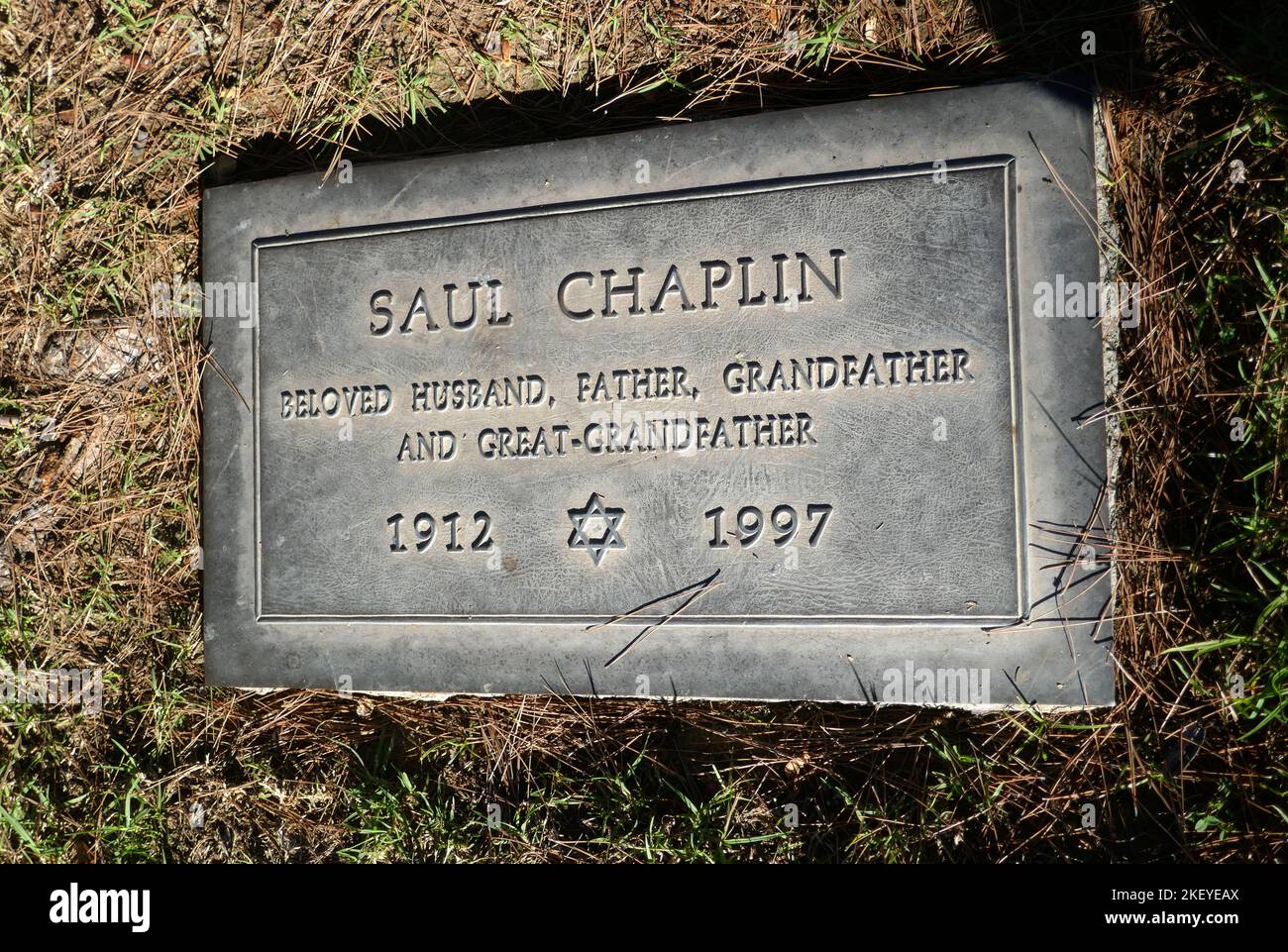 Los Angeles, California, USA 10th November 2022 Composer Saul Chaplin's Grave in Ramah Section ...