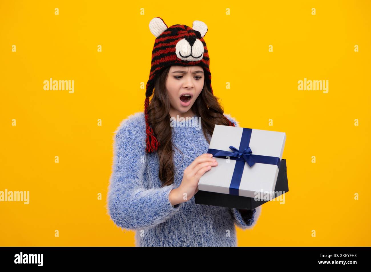 Shocked amazed face, surprised emotions of young teenager girl ...