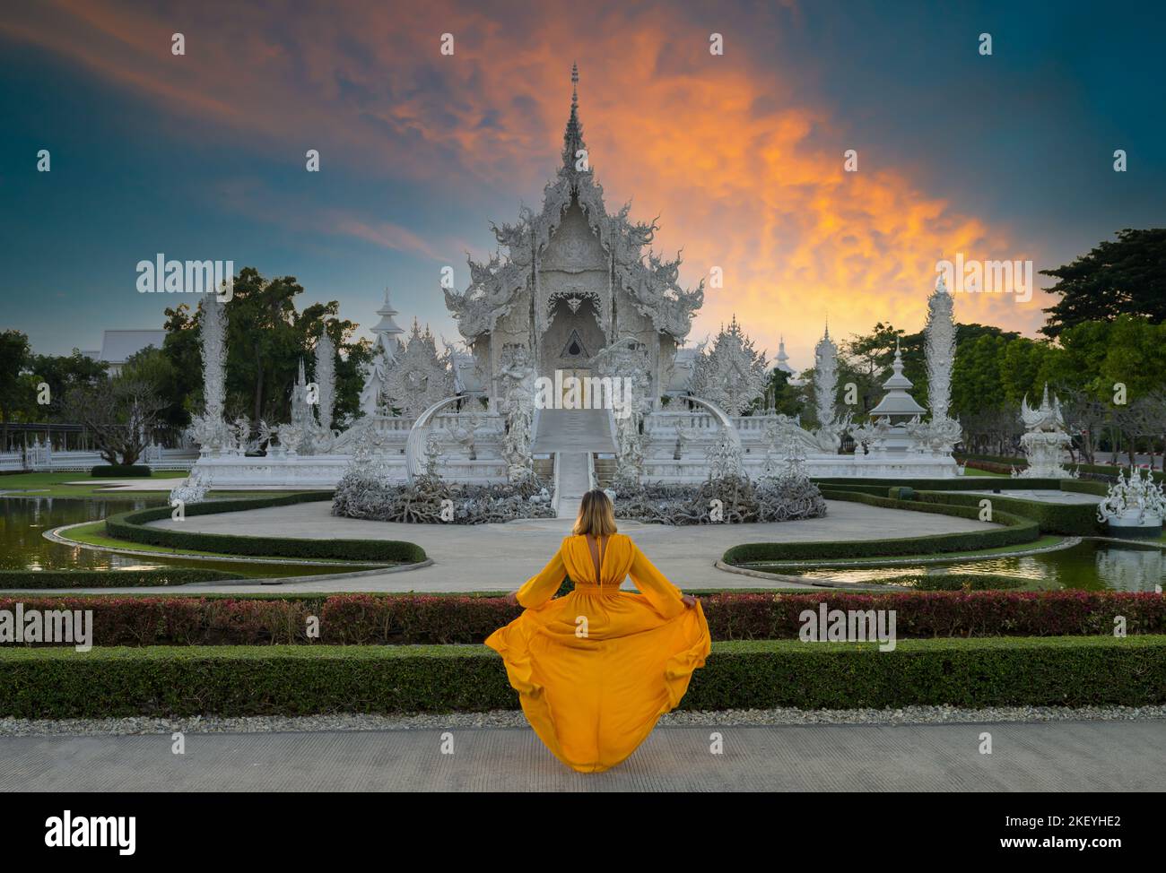 Golden temple or Buddhist Tapınağı in Wat Rong Khun ( White Temple ...