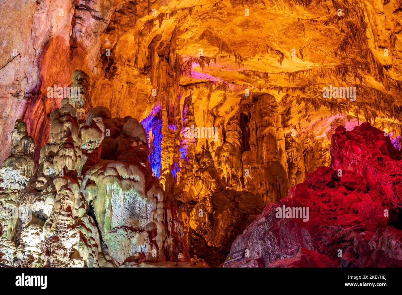 The most beautiful karst cave in China—Zhijin cave in Bijie City ...
