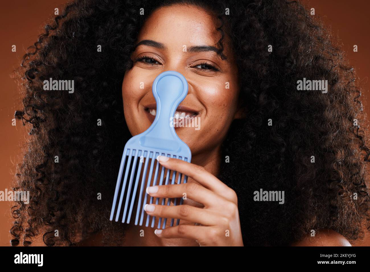 Black woman, curly hair comb and afro beauty, hairstyle and hair care ...