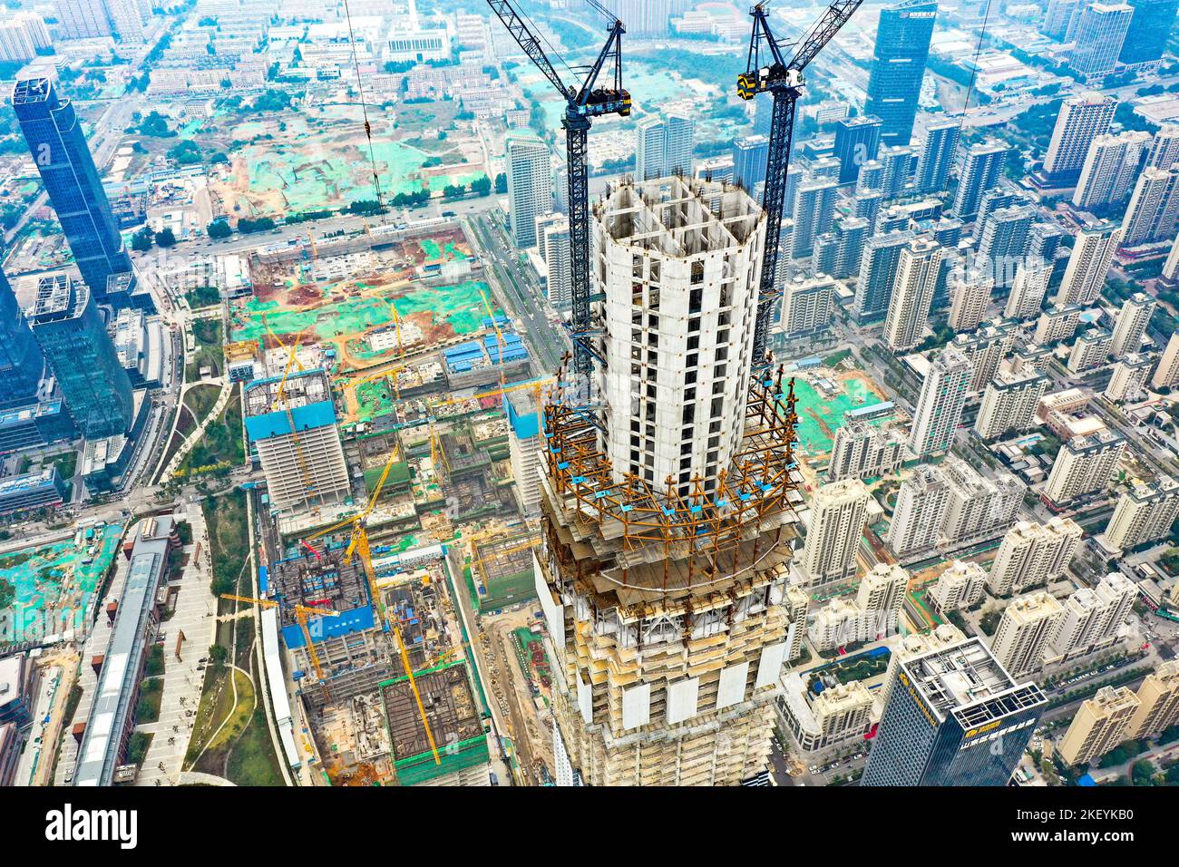 The 428-meter super high-rise project has refreshed the new height of ...