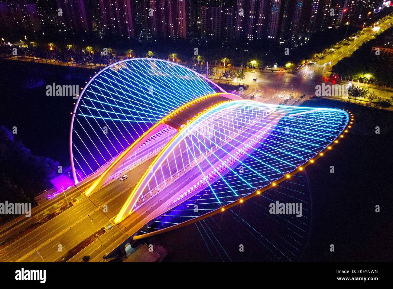 Aerial photos show the night view of the Phoenix Bridge looks like a ...