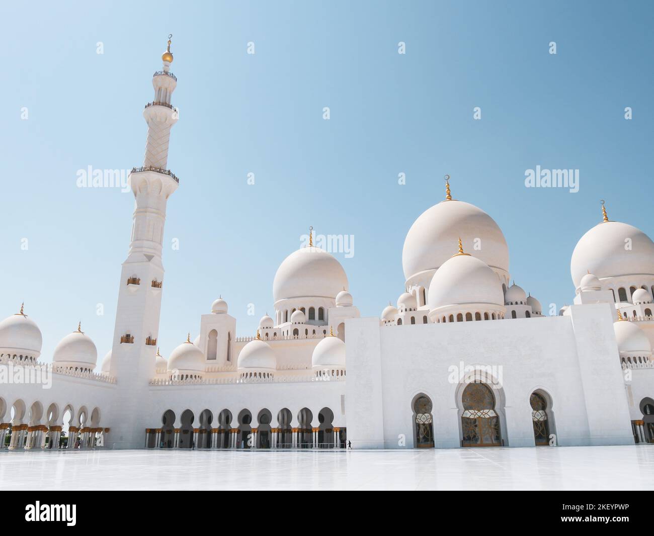 Sheikh Zayed Grand Mosque, Abu Dhabi, United Arab Emirates - Landscape ...