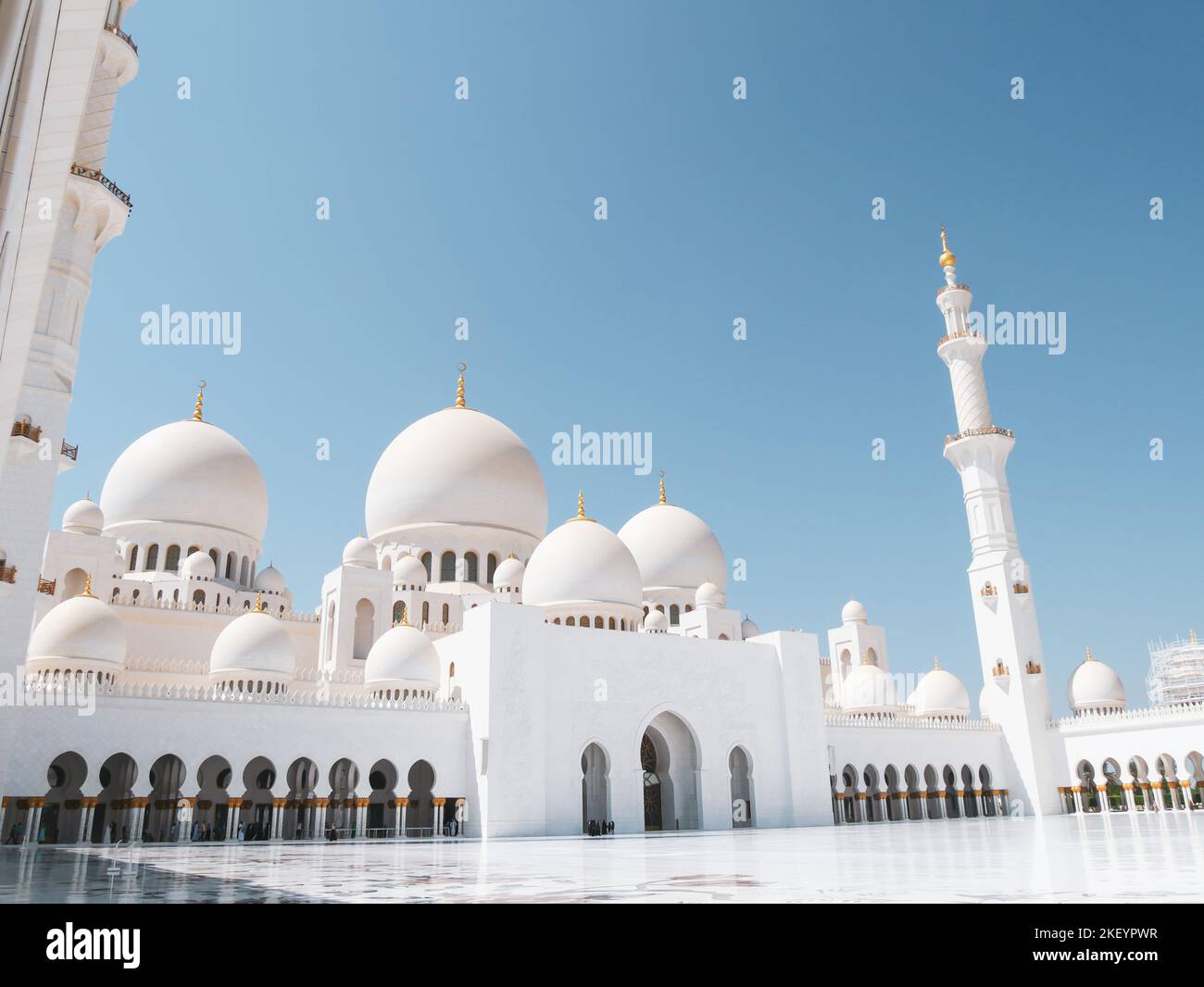Sheikh Zayed Grand Mosque, Abu Dhabi, United Arab Emirates - Landscape ...