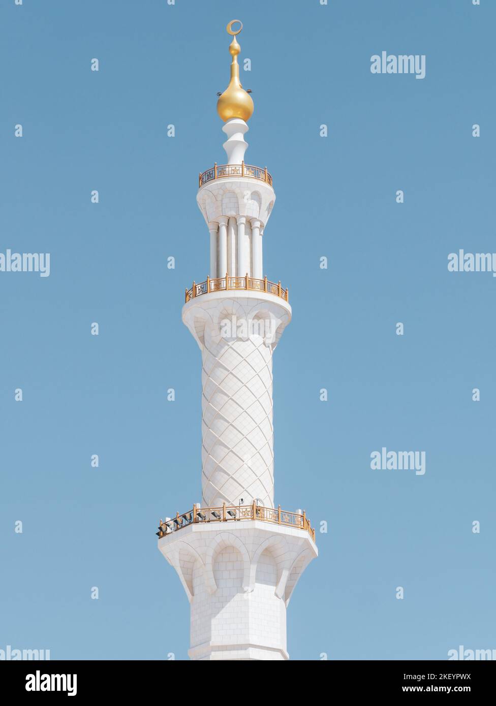 Sheikh Zayed Grand Mosque, Abu Dhabi, United Arab Emirates - Minaret ...