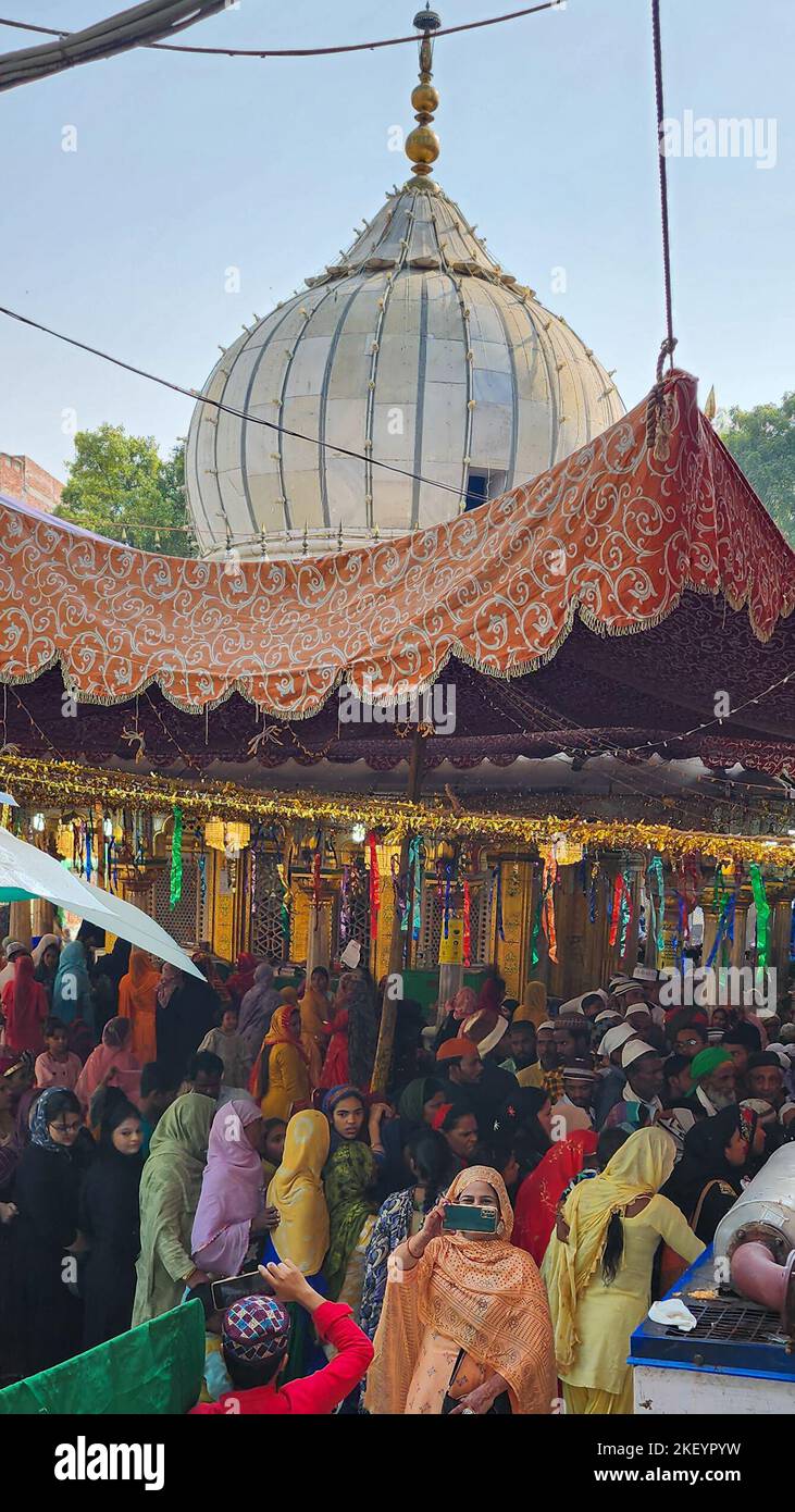 Hazrat khwaja nizamuddin aulia hi-res stock photography and images - Alamy