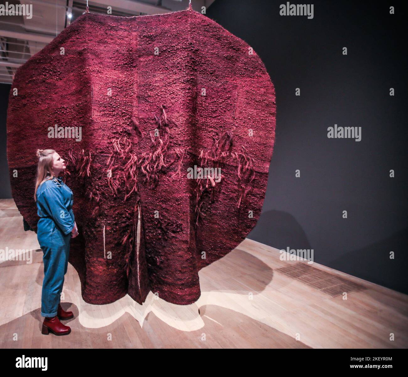 Three dimensional forms hi-res stock photography and images - Alamy