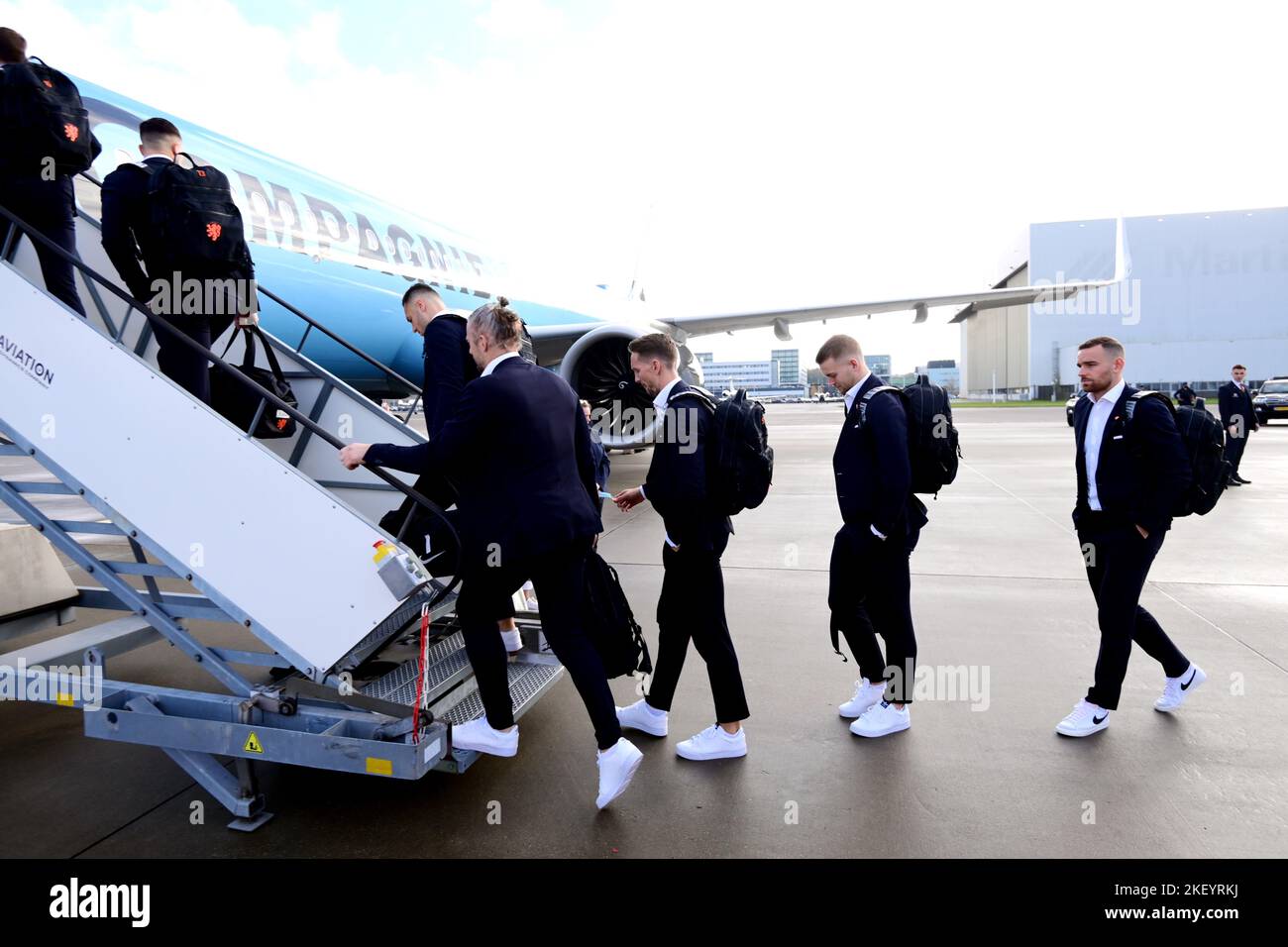 SCHIPHOL - The selection of the Dutch national team during the goodbye ...