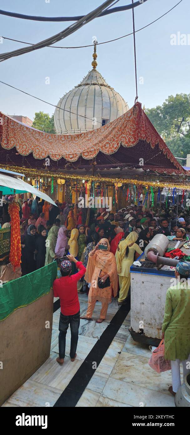 Hazrat khwaja nizamuddin aulia hi-res stock photography and images - Alamy