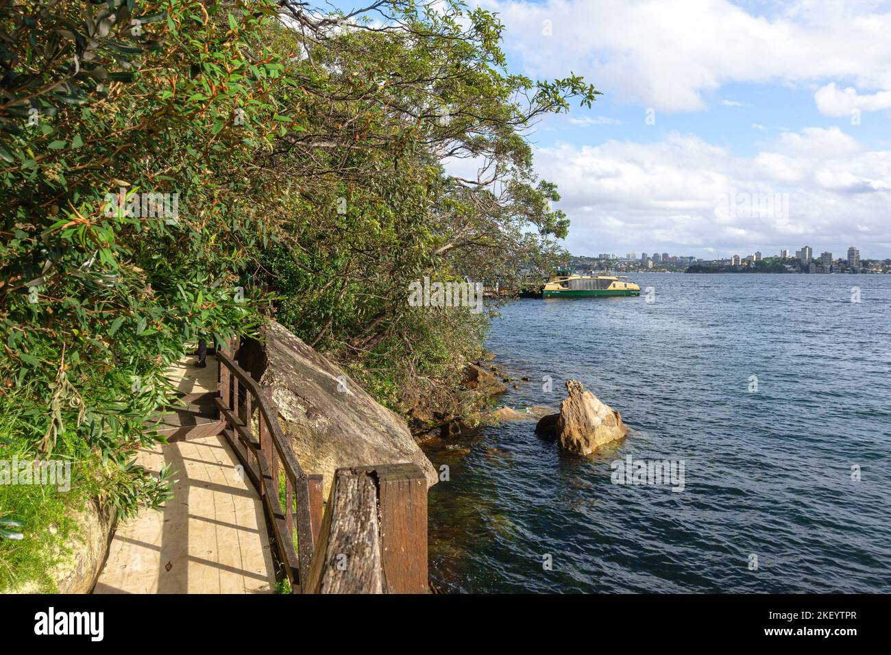 The Curlew Camp Artists Walk along the shore of Sydney Harbour National ...