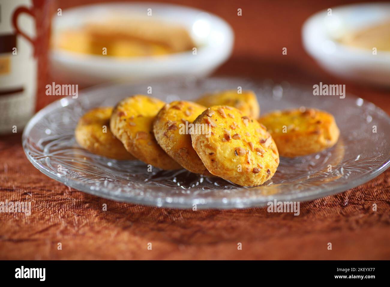 Crushed dry fruit pastry hi-res stock photography and images - Alamy