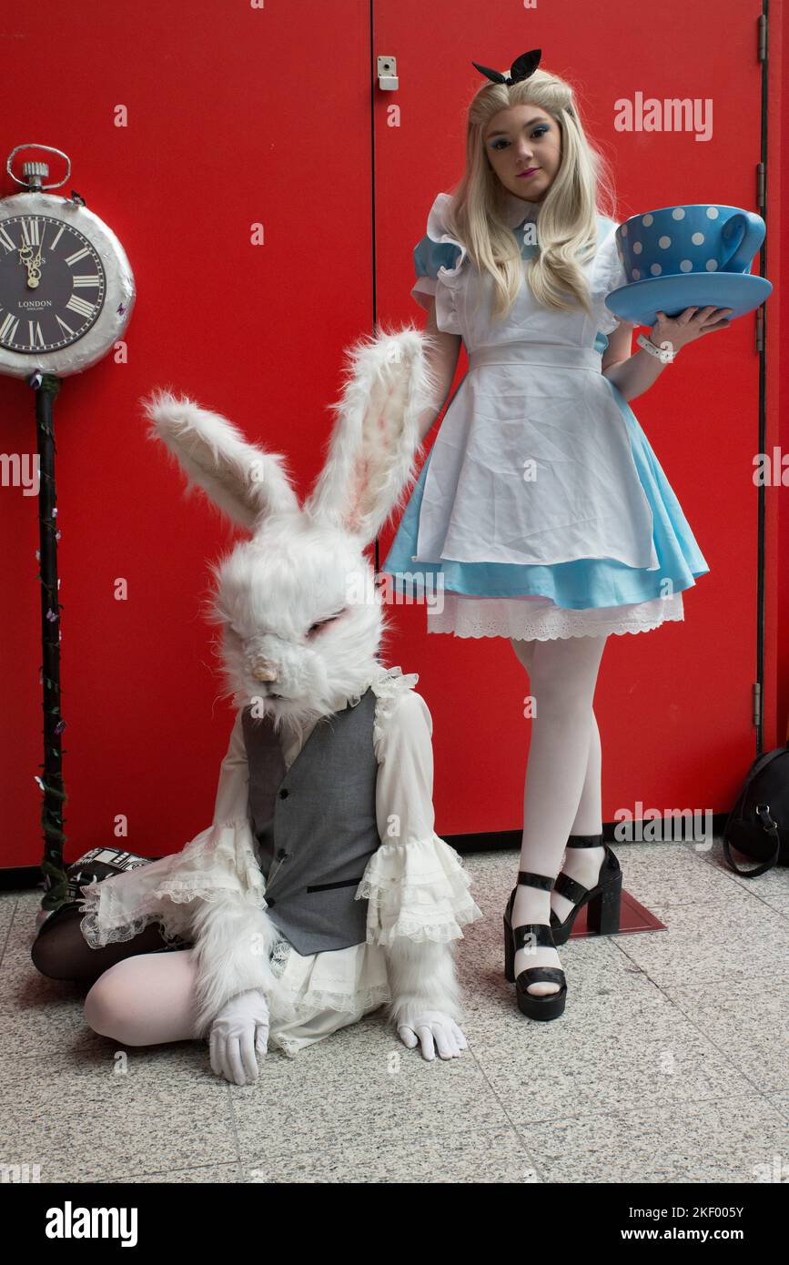 Alice in Wonderland cosplay Stock Photo - Alamy