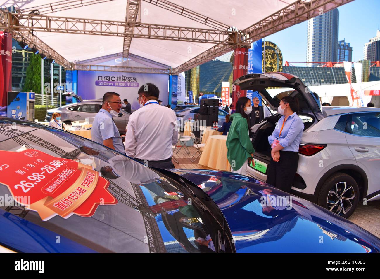 Visitors are watching the auto show at the 26th Dalian International ...