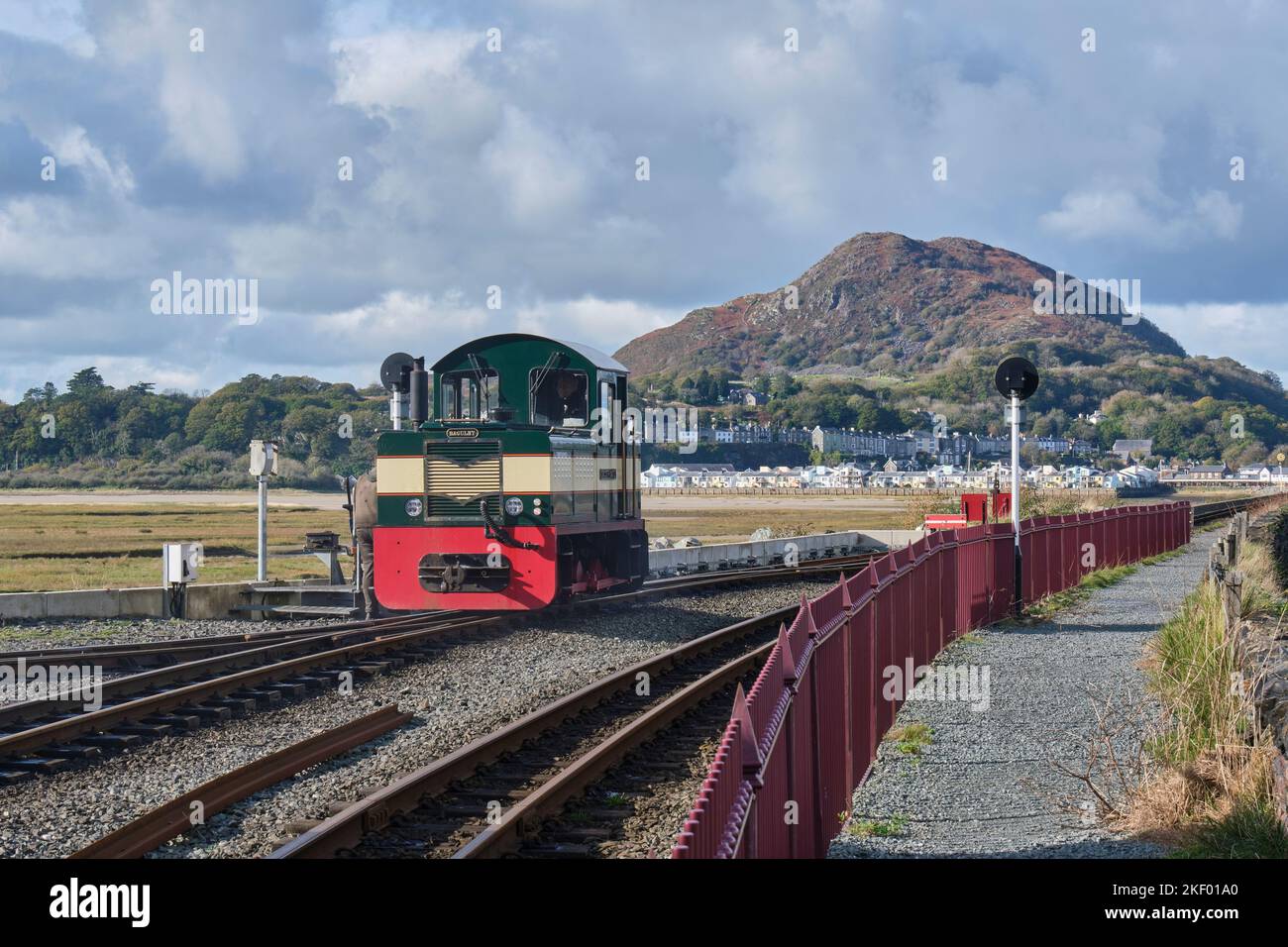 Criccieth castle engine hi-res stock photography and images - Alamy