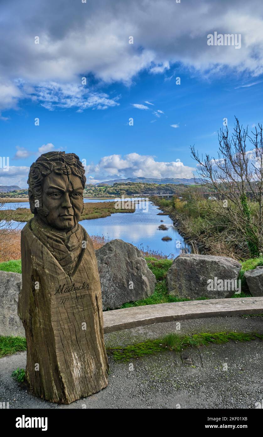 William Madocks Sculpture near The Cob, Porthmadog, Gwynedd, Snowdonia ...