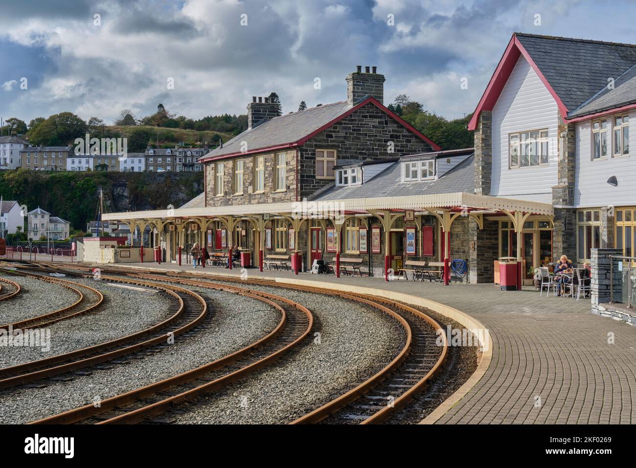 Porthmadog Harbour Station, Porthmadog, Gwynedd, Wales Stock Photo - Alamy