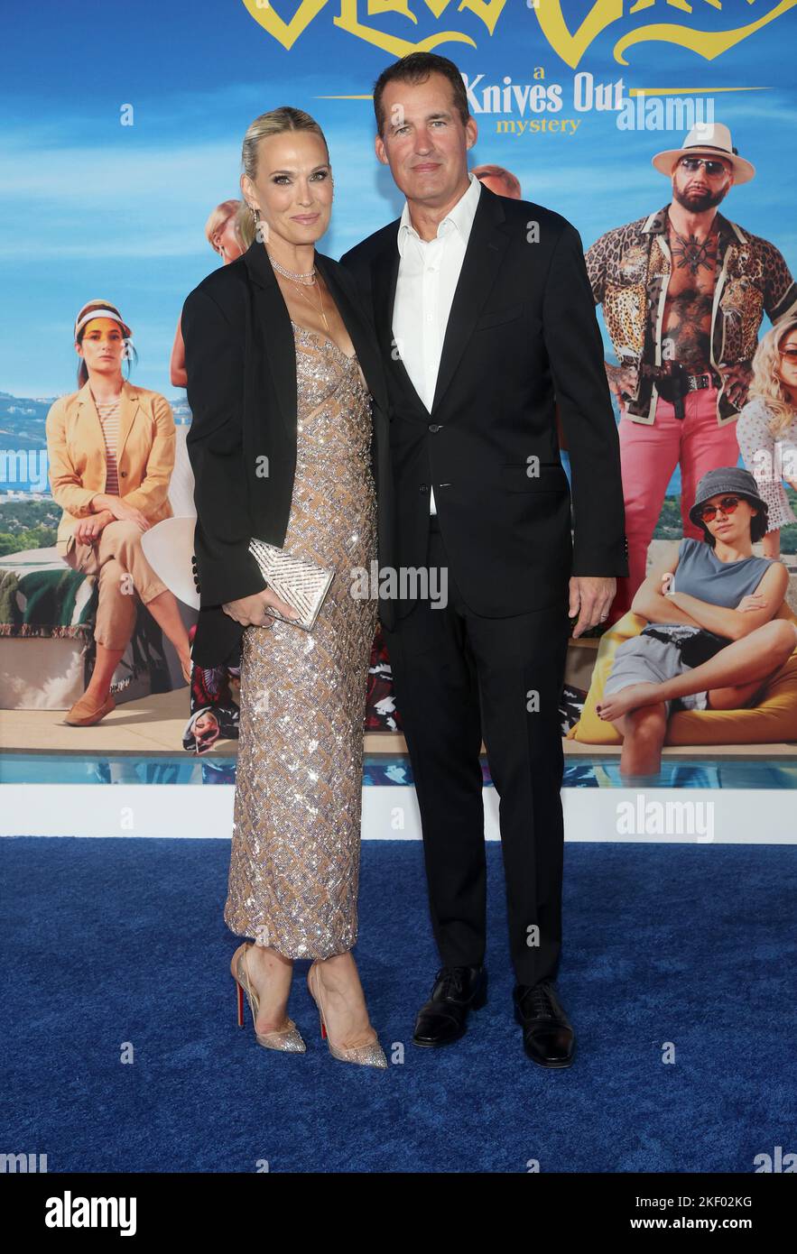 Los Angeles, Ca. 14th Nov, 2022. Molly Sims and Scott Stuber at the ...