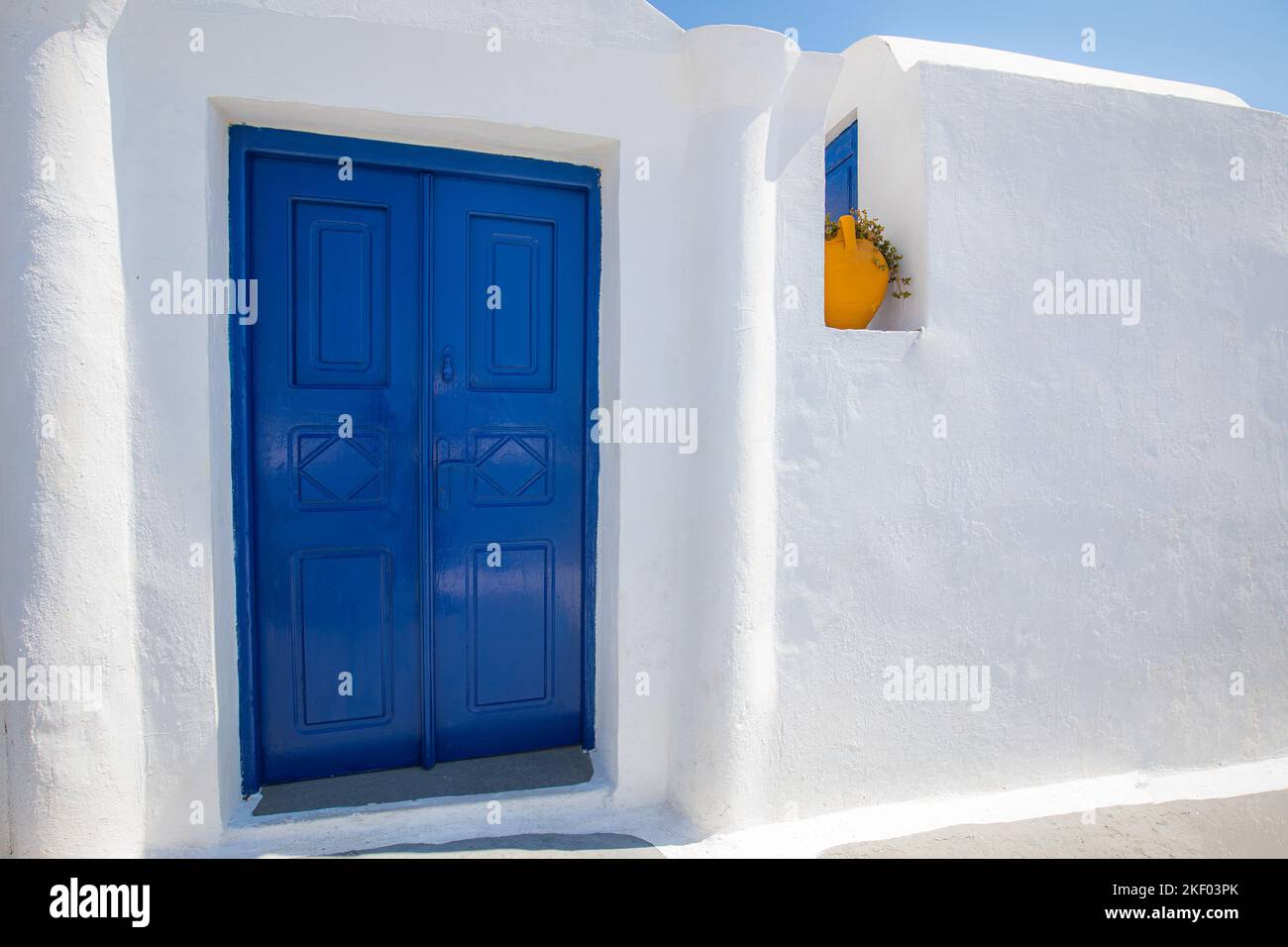 Beautiful travel background for vacation holiday banner. White houses ...