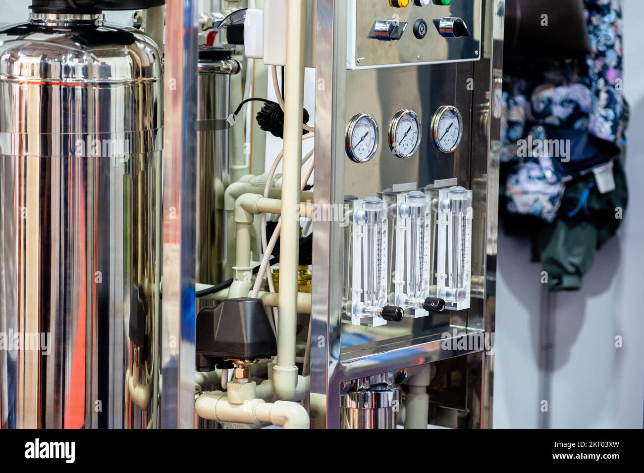 Reverse osmosis systems with automatic filling pressure filter Stock ...