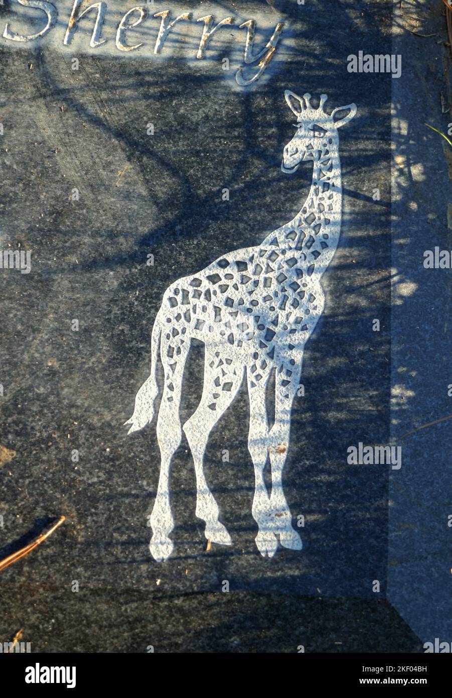 Los Angeles, California, USA 10th November 2022 Giraffe on Grave stone ...