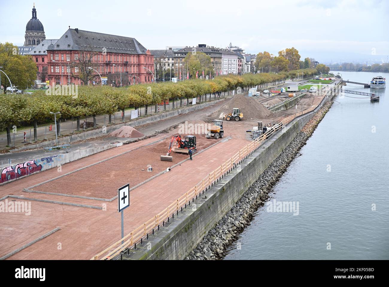 Mainz, Germany. 15th Nov, 2022. Construction work is taking place on ...